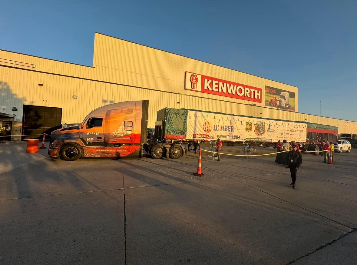 U.S. Capitol Christmas tree makes annual stop in Chillicothe at Kenworth