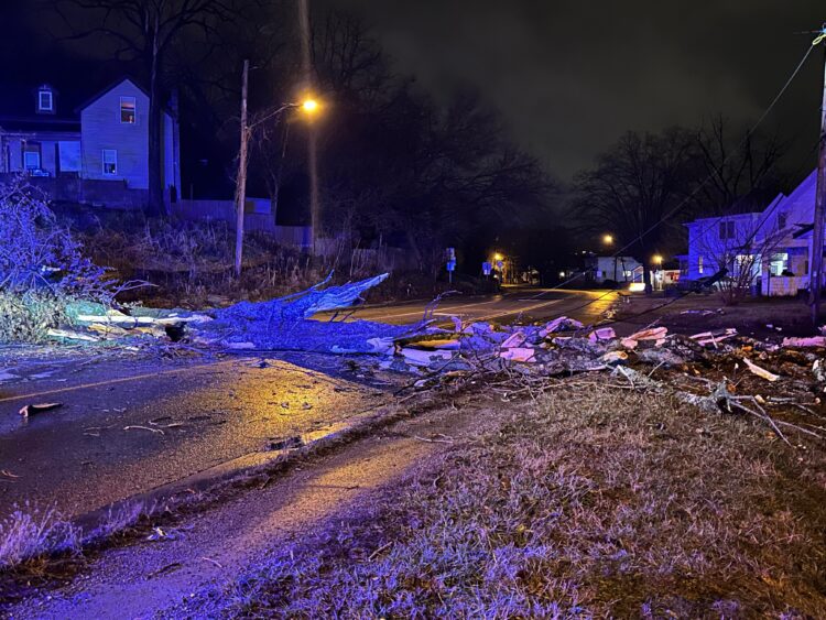 Tree takes out power, blocks roadway in Chillicothe - Scioto Valley ...